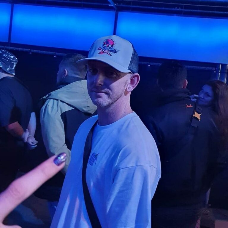 About Us | Rave Tours